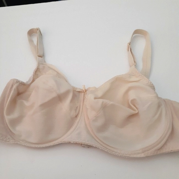 Bali | Intimates & Sleepwear | Bali Cream Full Coverage Bra With ...